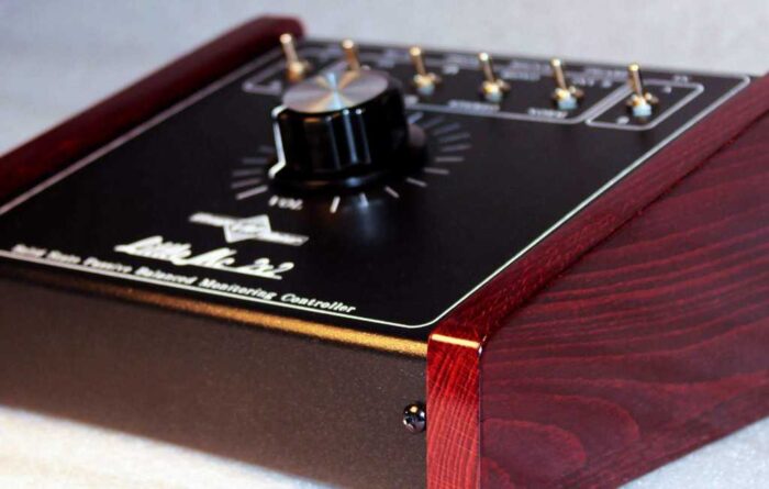 Desktop Elegant Boutique Monitor Controller - LittleMc - 4 In 4 Out ...