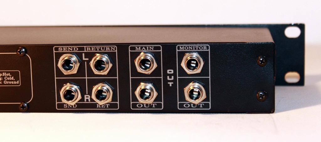 8-Channel Analog Summing Mixer with insert monitor gain control