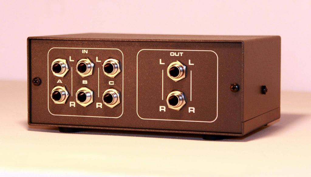 6 In - 2 Out - TRS- LittleKnob Mid 6 x 2 - Vol Control - Monitor ...