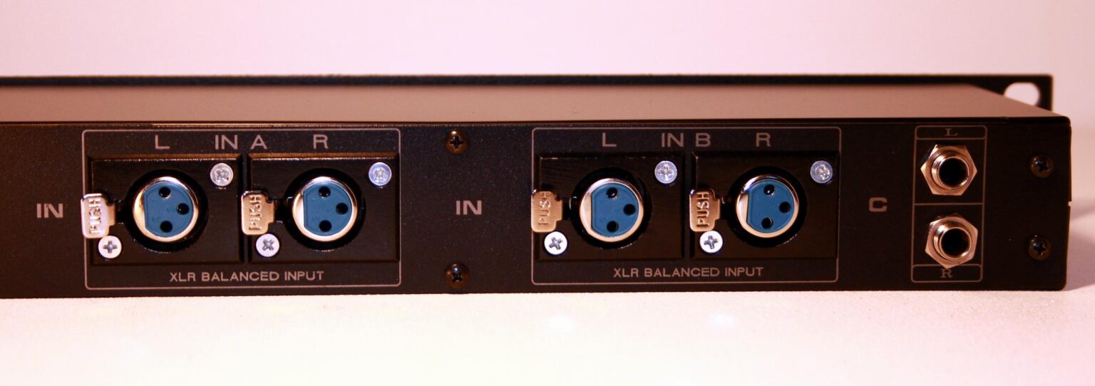 6 In - 10 Out - Studio Monitor Controller Speaker control - TRS-XLR-DSUB