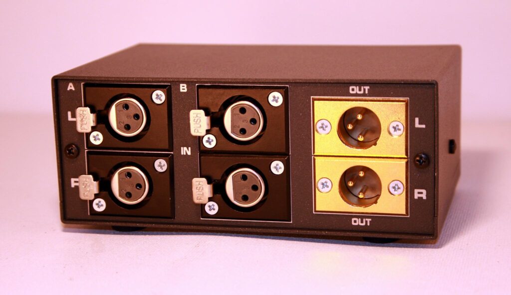 4 In - 2 Out - XLR - Analog Line Switch Studio Monitor Controller ...