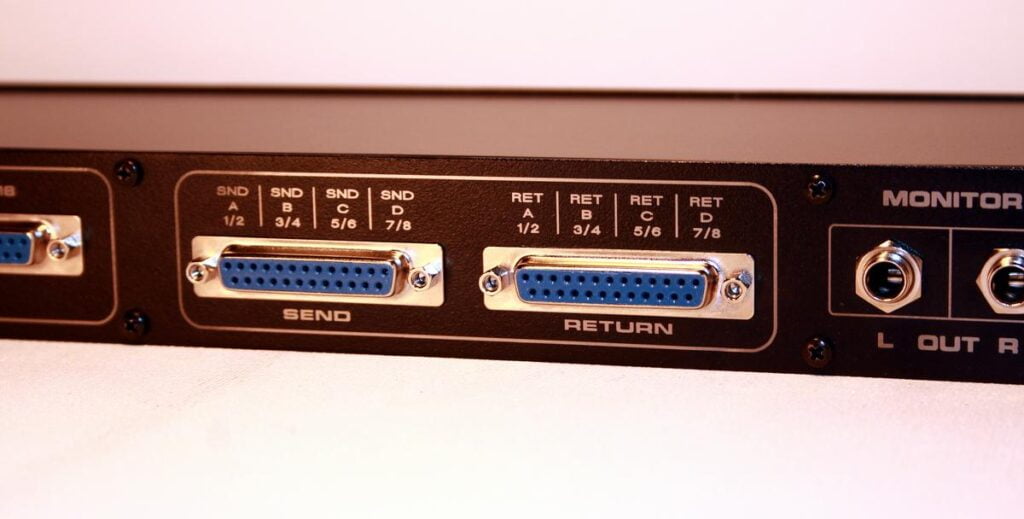 16-ch Summing Mixer - Vol Control - 4 x Master Insert