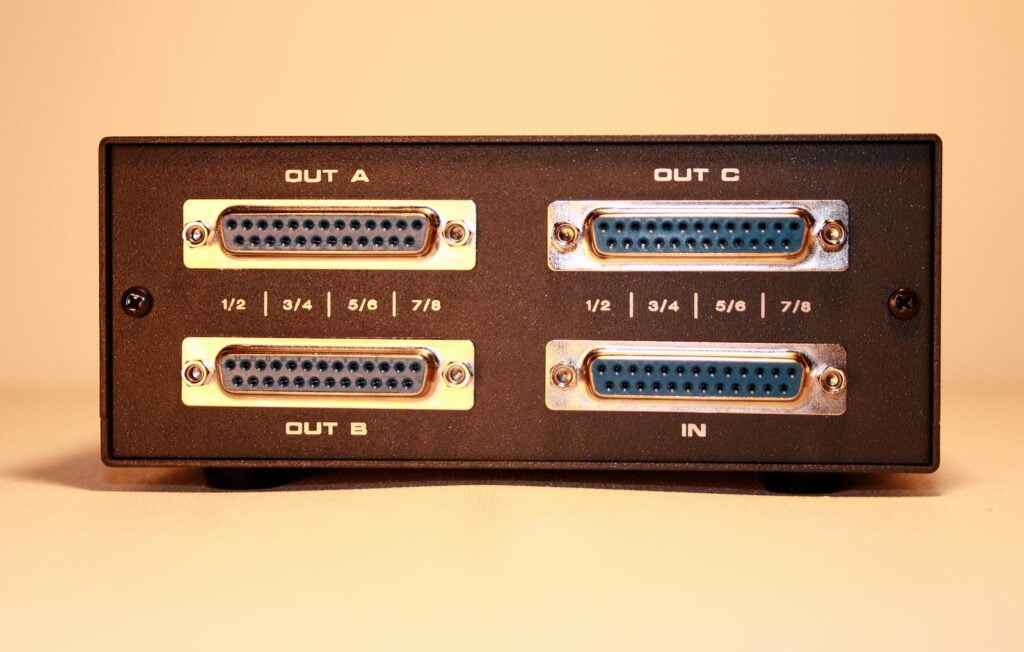 3-Way DB25 Switch Box - 32 Channel DSUB 8 to 24 ch Bi-Directional ...