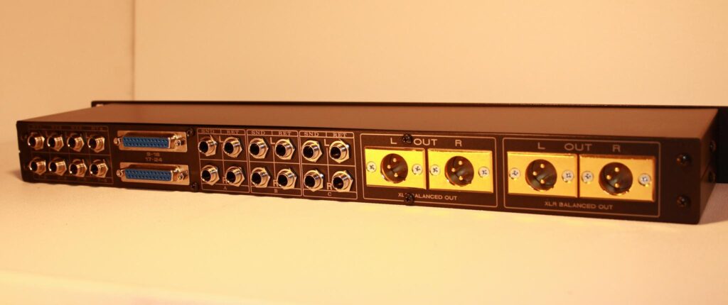 24 Input Summing Mixer 3 x Stereo Insert 8 x Mono Switch