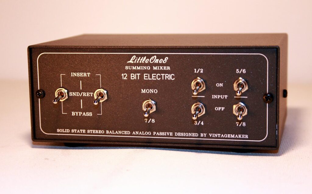 8 Input TRS In – XLR – Out INSERT Mixer ON OFF MUTE switch